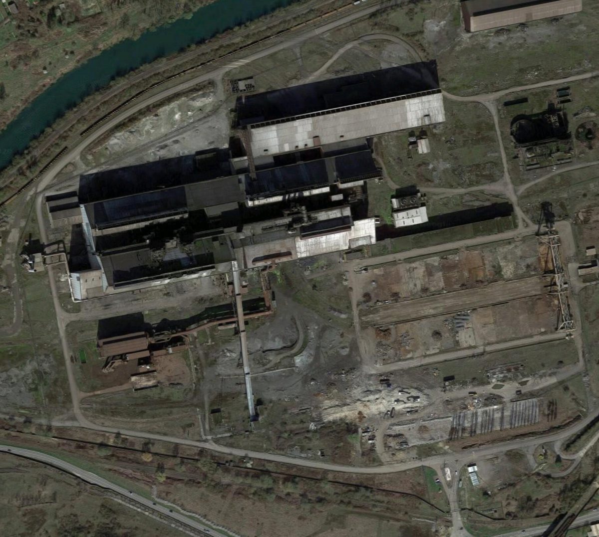 Titanium Steel Mill / Acierie des Titans